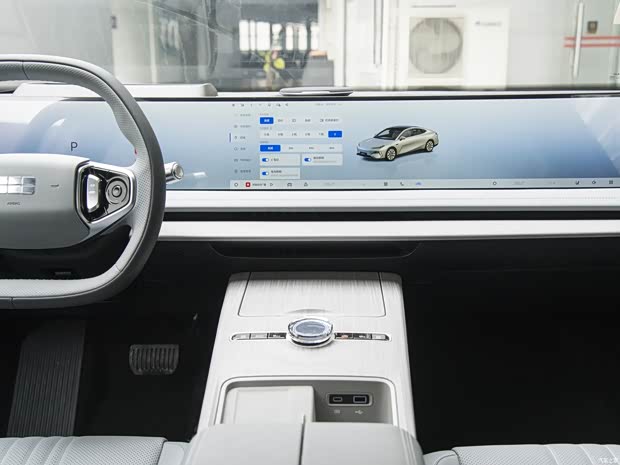 【图】800V四驱吉利银河E8上市17.58万起售 详询： _汽车之家